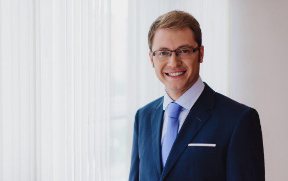 How to Dress to Impress in the Office